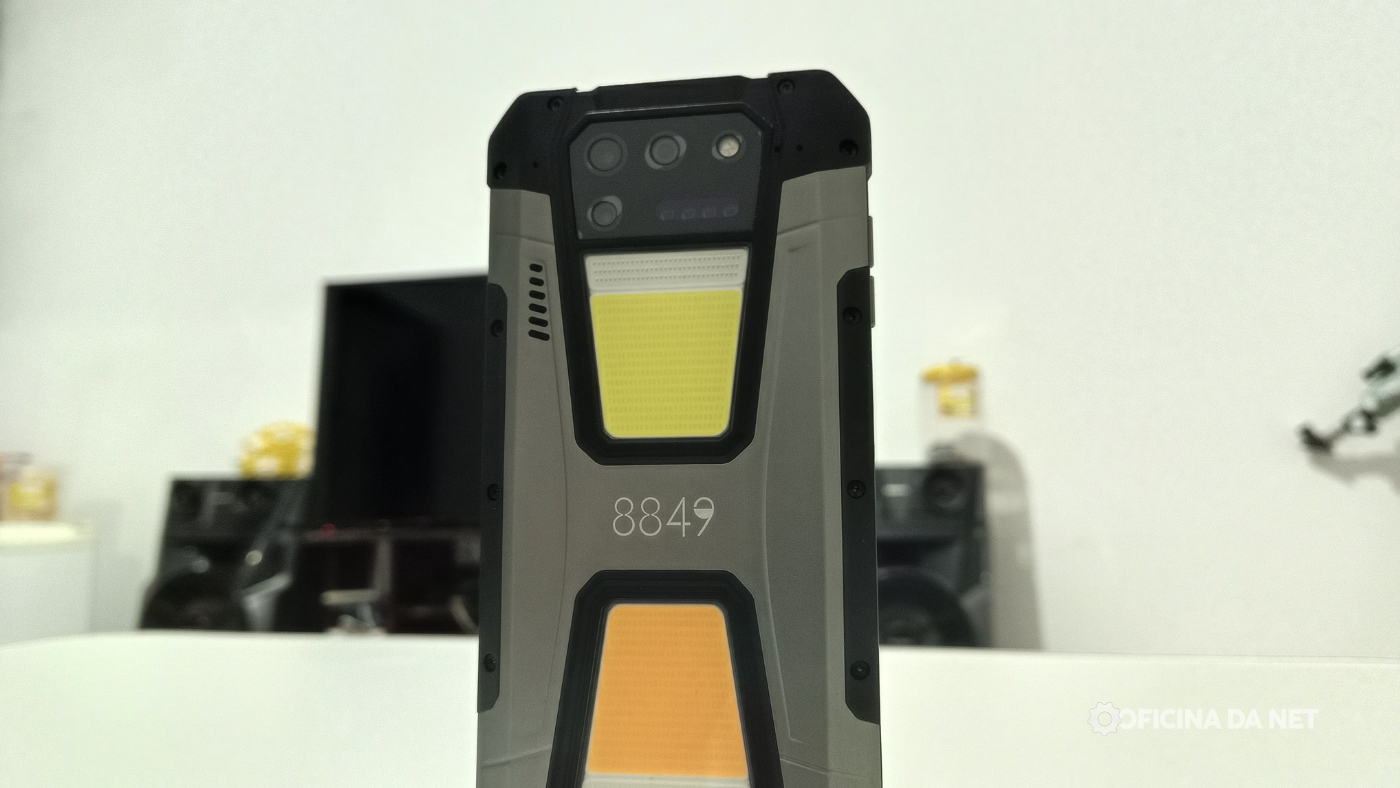 TANK 2: testei esse celular com projetor e bateria para 78 dias, mas ...